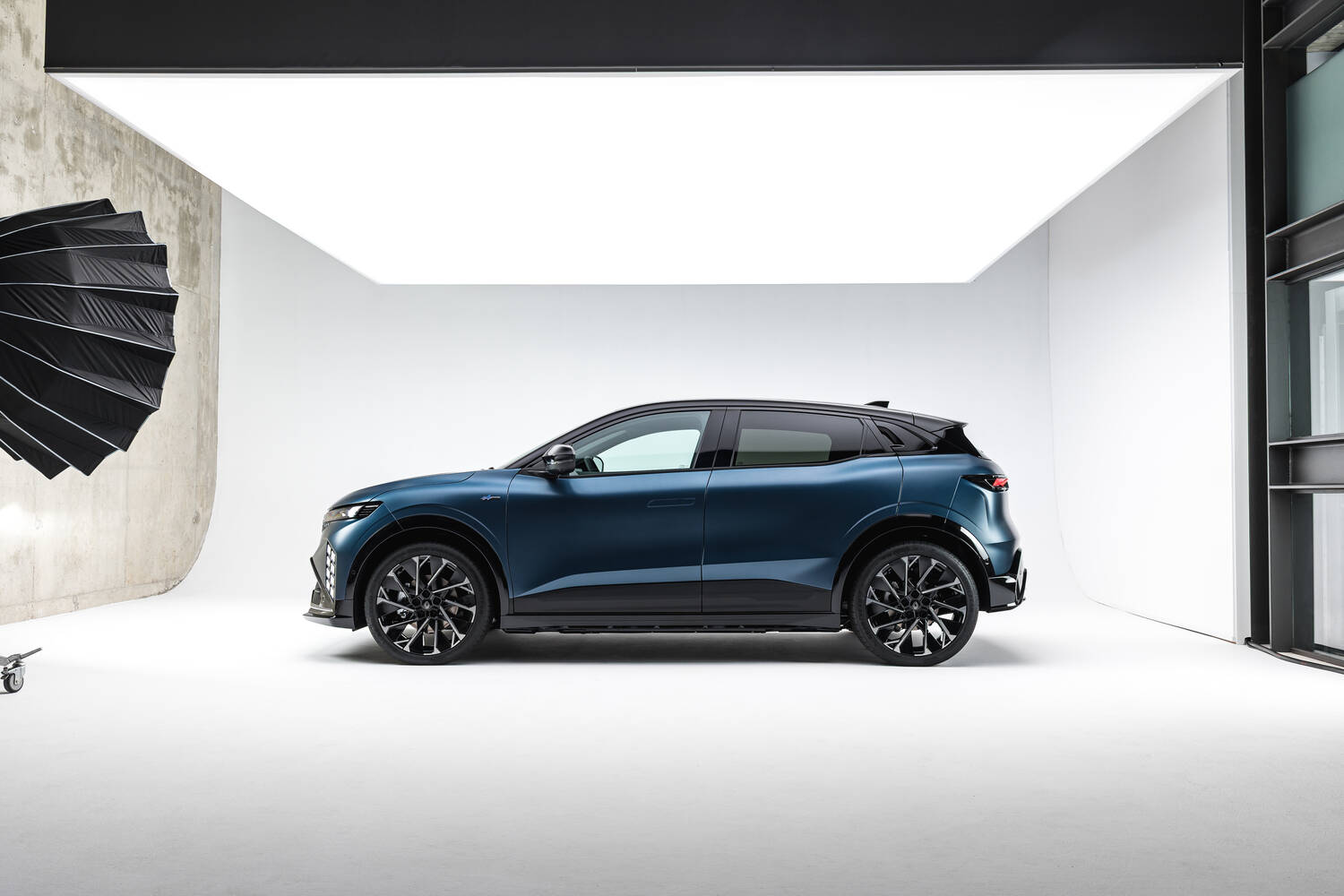 Electric Renault Megane gets a makeover - car and motoring news by ...
